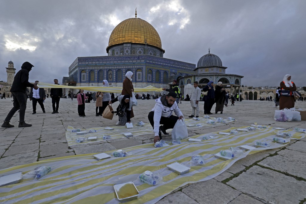 Bayt Mal Al-Qods poursuit la distribution du “panier de Ramadan” aux ...