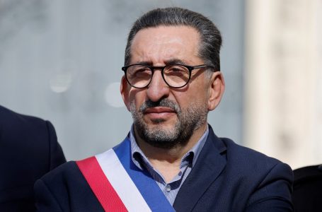 « C'est un lieu privé » : recalé au meeting de Jean-Luc Mélenchon à ...